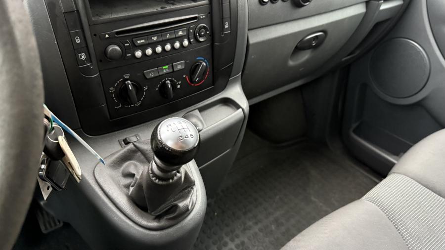 Balts Citroen Jumpy 2016 Rīga, ar dzinēja tilpumu 2.00 L un nobraukumu 99 tūkst. km par 550000 €, foto 19 vietnē AUTOMOTO.COM.LV