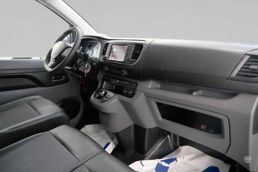 White Citroen Jumpy 2018 in Kaunas, with an engine capacity of 2.00 L and mileage of 325 thousand km for 5990 €, photo 8 on AUTOMOTO.COM.LV