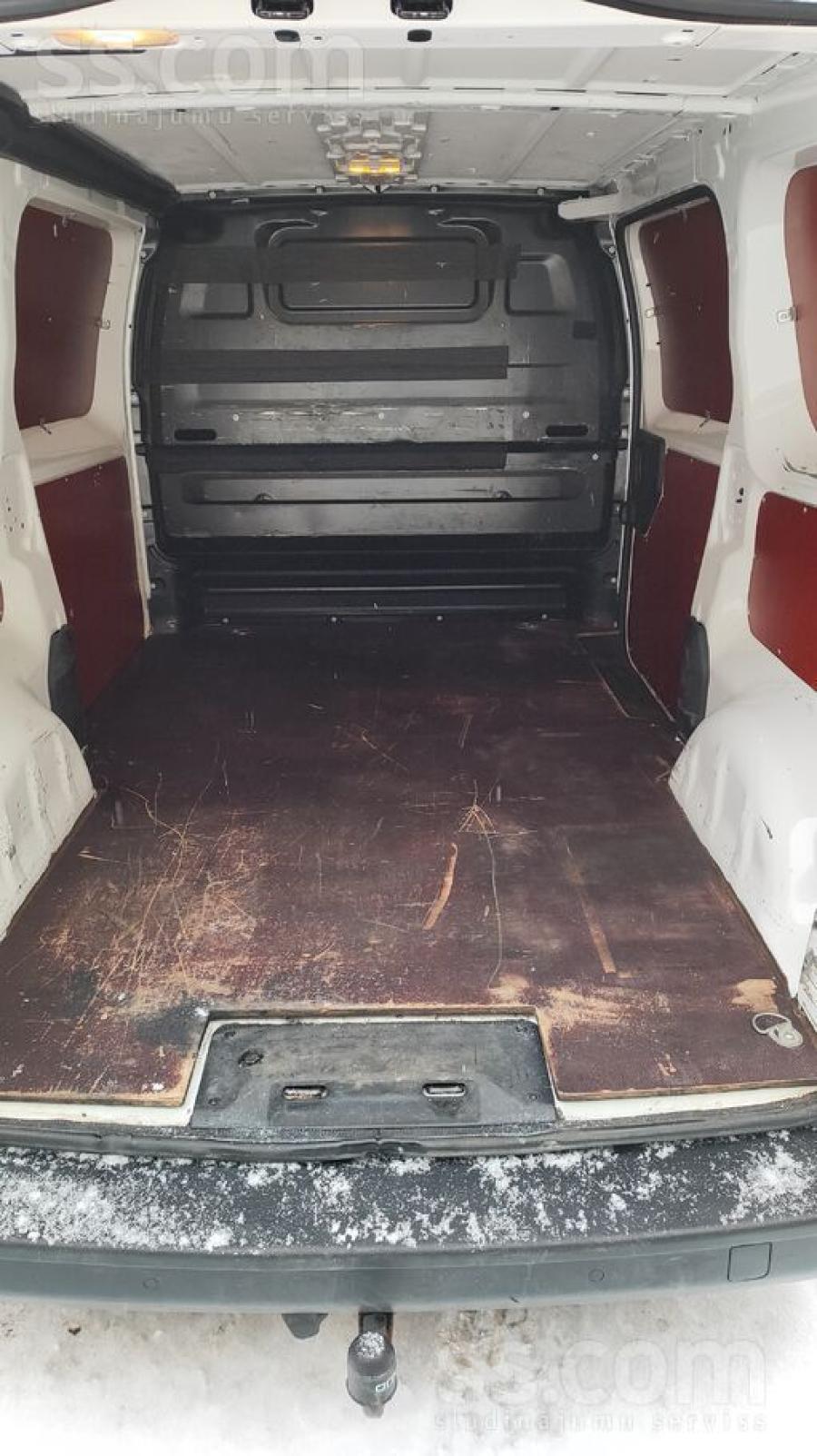 White Citroen Jumpy 2020 in Riga, with an engine capacity of 1.50 L and mileage of 184 thousand km for 8900 €, photo 9 on AUTOMOTO.COM.LV