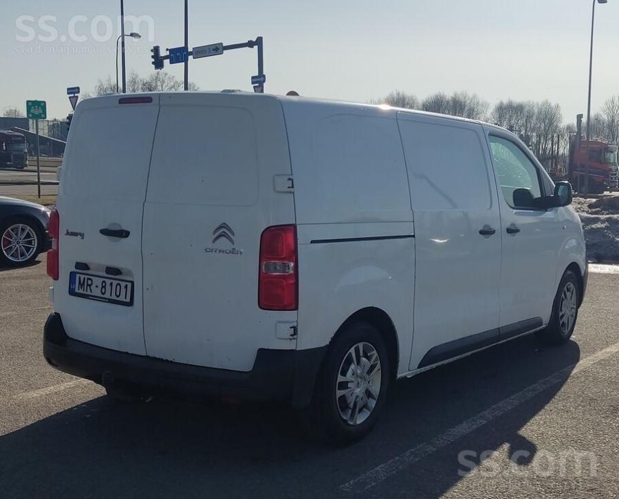 White Citroen Jumpy 2020 in Riga, with an engine capacity of 1.50 L and mileage of 184 thousand km for 8900 €, photo 12 on AUTOMOTO.COM.LV