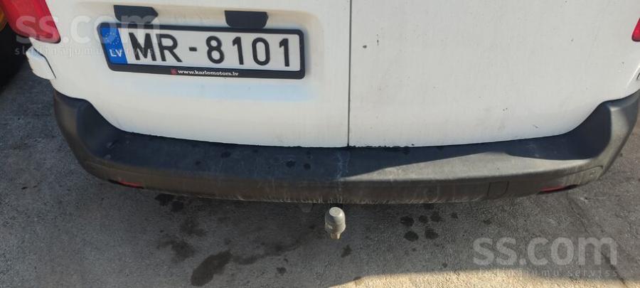 White Citroen Jumpy 2020 in Riga, with an engine capacity of 1.50 L and mileage of 184 thousand km for 8900 €, photo 14 on AUTOMOTO.COM.LV