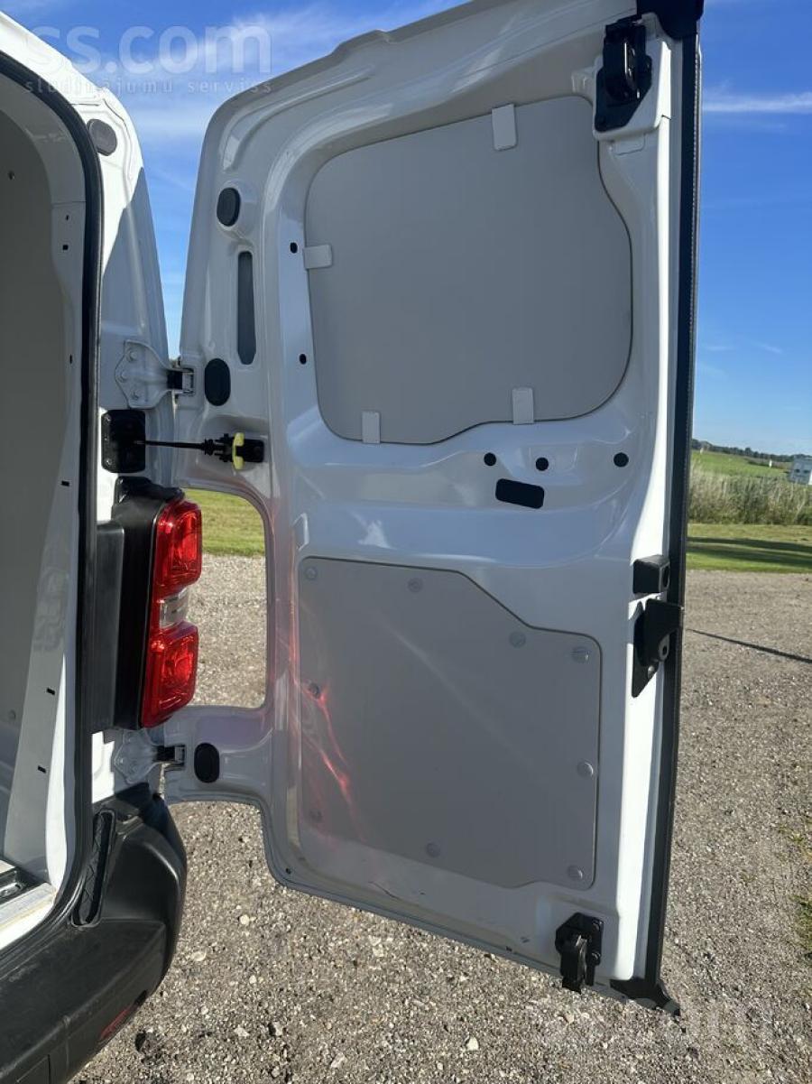 Balts Citroen Jumpy 2024 Tallina, ar dzinēja tilpumu 2.00 L un nobraukumu 29 tūkst. km par 23500 €, foto 17 vietnē AUTOMOTO.COM.LV