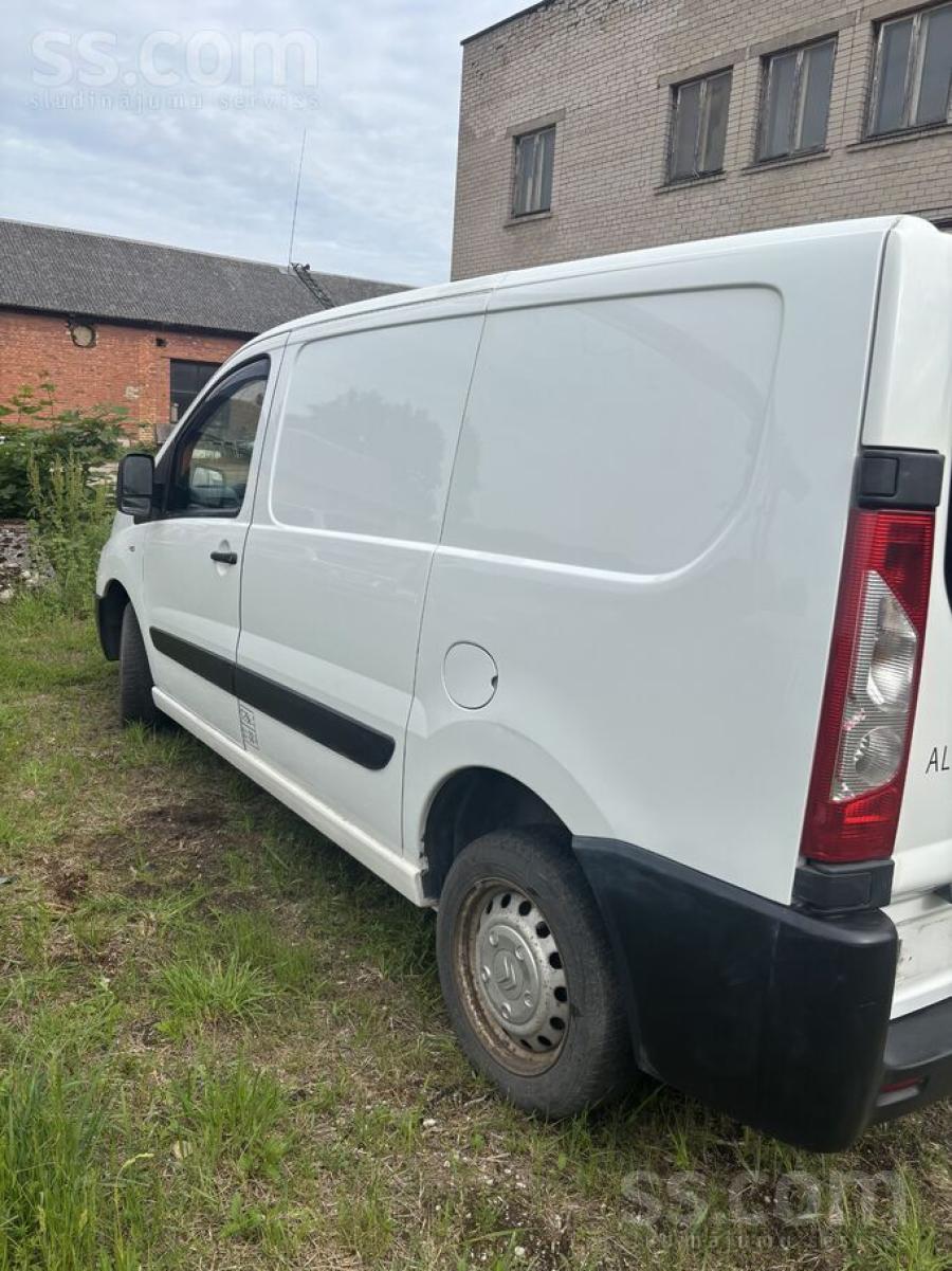 White Citroen Jumpy 2014 in Saldus, with an engine capacity of 1.60 L and mileage of 173 thousand km for 3300 €, photo 4 on AUTOMOTO.COM.LV
