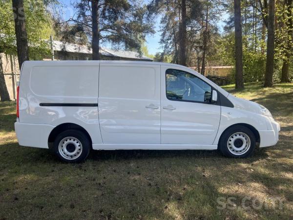 White Citroen Jumpy 2016 in Riga, with an engine capacity of 2.00 L and mileage of 352 thousand km for 4680 €, photo 5 on AUTOMOTO.COM.LV