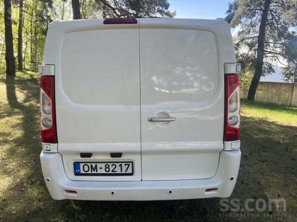 White Citroen Jumpy 2016 in Riga, with an engine capacity of 2.00 L and mileage of 352 thousand km for 4680 €, photo 8 on AUTOMOTO.COM.LV