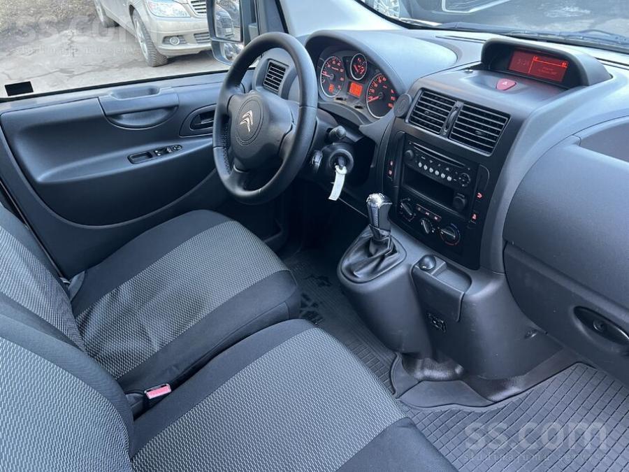 White Citroen Jumpy 2016 in Riga, with an engine capacity of 2.00 L and mileage of 352 thousand km for 4680 €, photo 15 on AUTOMOTO.COM.LV