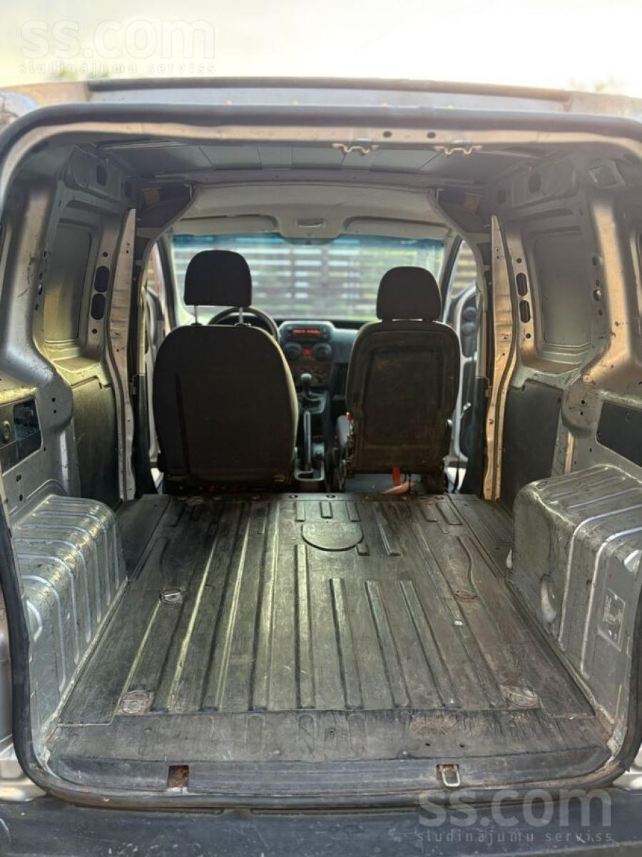 Pelēks Citroen Nemo 2013 Rīga, ar dzinēja tilpumu 1.40 L un nobraukumu 160 tūkst. km par 2600 €, foto 7 vietnē AUTOMOTO.COM.LV