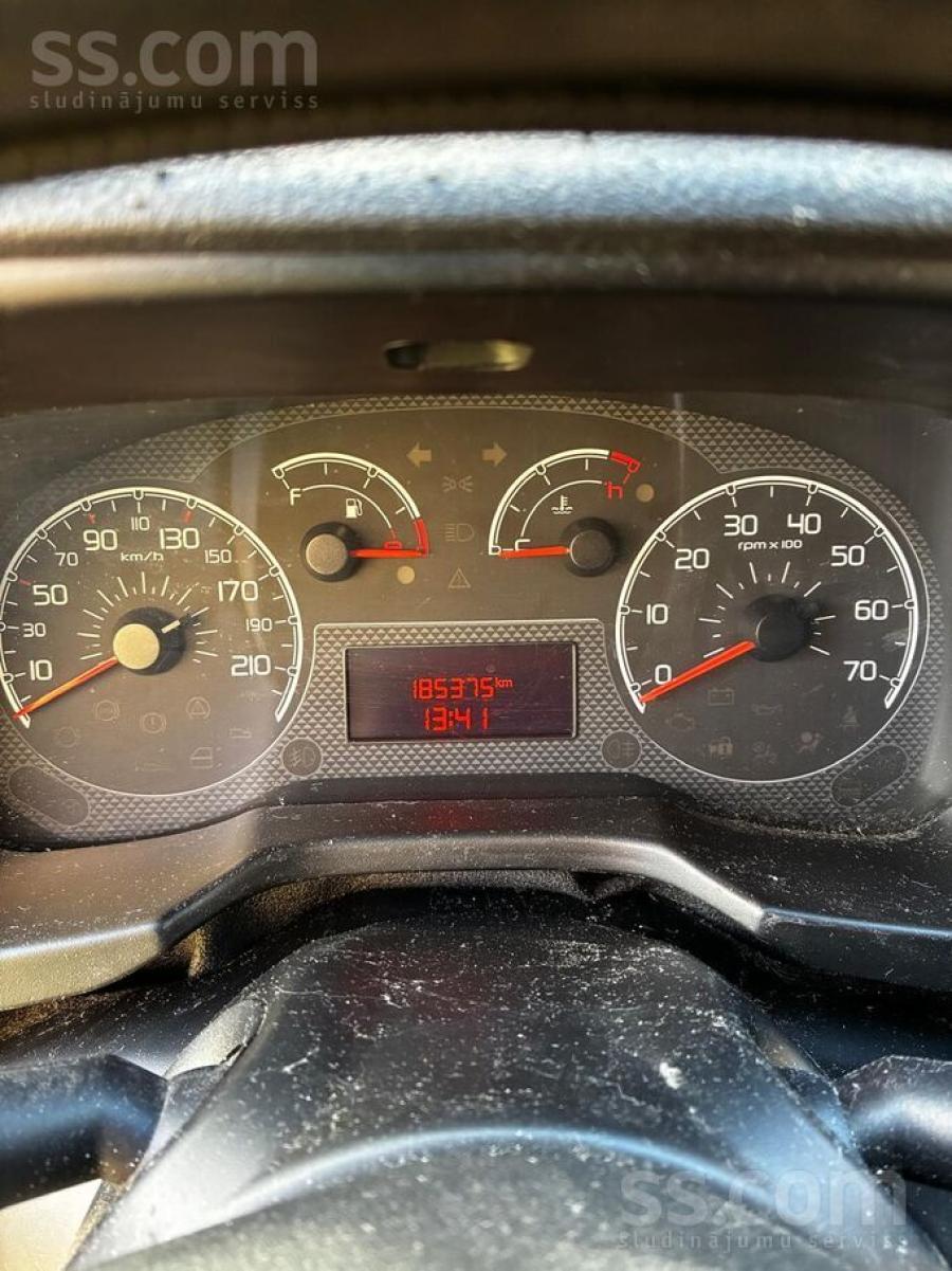 Pelēks Citroen Nemo 2013 Jūrmala, ar dzinēja tilpumu 1.30 L un nobraukumu 185 tūkst. km par 2200 €, foto 8 vietnē AUTOMOTO.COM.LV