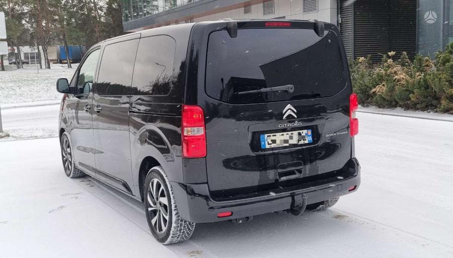 Black Citroen space-tourer 2018 in Vilnius, with an engine capacity of 2.00 L and mileage of 348 thousand km for 13750 €, photo 5 on AUTOMOTO.COM.LV