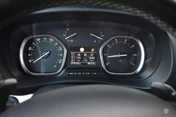 Black Citroen space-tourer 2020 in Taurage, with an engine capacity of 2.00 L and mileage of 270 thousand km for 15700 €, photo 7 on AUTOMOTO.COM.LV