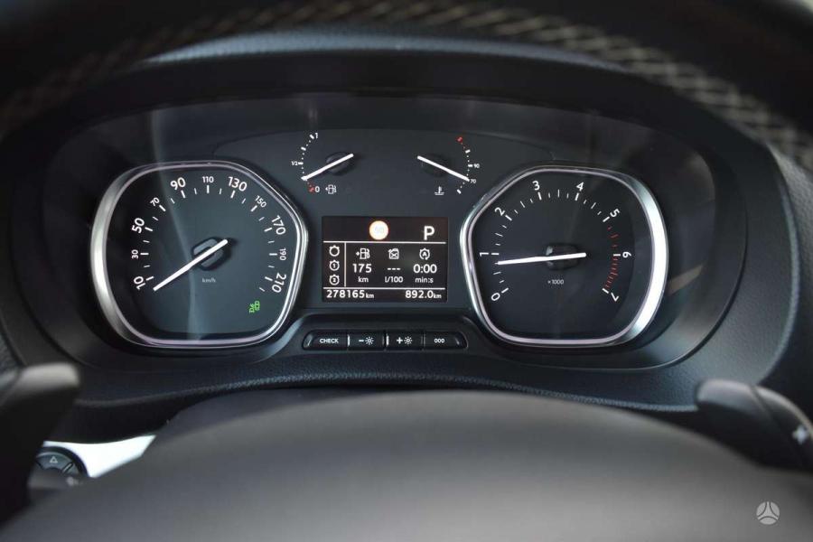 Melns Citroen space-tourer 2020 Tauragė, ar dzinēja tilpumu 2.00 L un nobraukumu 270 tūkst. km par 15700 €, foto 8 vietnē AUTOMOTO.COM.LV
