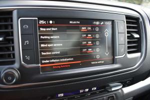 Melns Citroen space-tourer 2020 Tauragė, ar dzinēja tilpumu 2.00 L un nobraukumu 270 tūkst. km par 15700 €, foto 9 vietnē AUTOMOTO.COM.LV