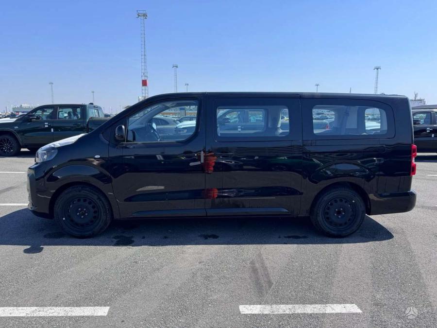 Black Citroen space-tourer 2026 in Plunge, with an engine capacity of 2.00 L and mileage of 0 thousand km for 26900 €, photo 11 on AUTOMOTO.COM.LV