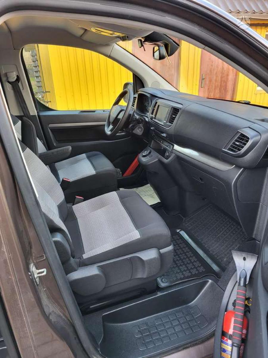 Brown Citroen space-tourer 2018 in Mazeikiai, with an engine capacity of 2.00 L and mileage of 293 thousand km for 1580 €, photo 4 on AUTOMOTO.COM.LV