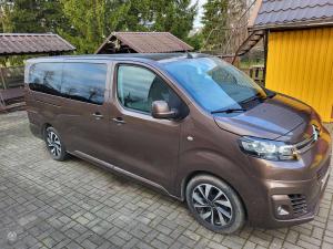 Brown Citroen space-tourer 2018 in Mazeikiai, with an engine capacity of 2.00 L and mileage of 293 thousand km for 1580 €, photo 8 on AUTOMOTO.COM.LV