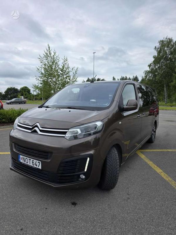 Brown Citroen space-tourer 2018 in Vilnius, with an engine capacity of 2.00 L and mileage of 211 thousand km for 16500 €, photo 3 on AUTOMOTO.COM.LV