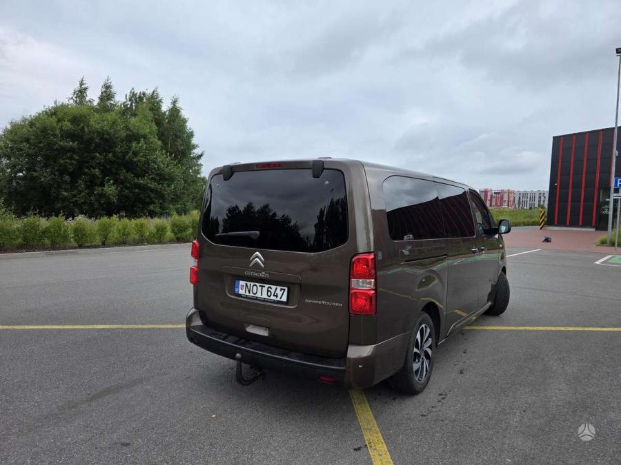 Brown Citroen space-tourer 2018 in Vilnius, with an engine capacity of 2.00 L and mileage of 211 thousand km for 16500 €, photo 6 on AUTOMOTO.COM.LV