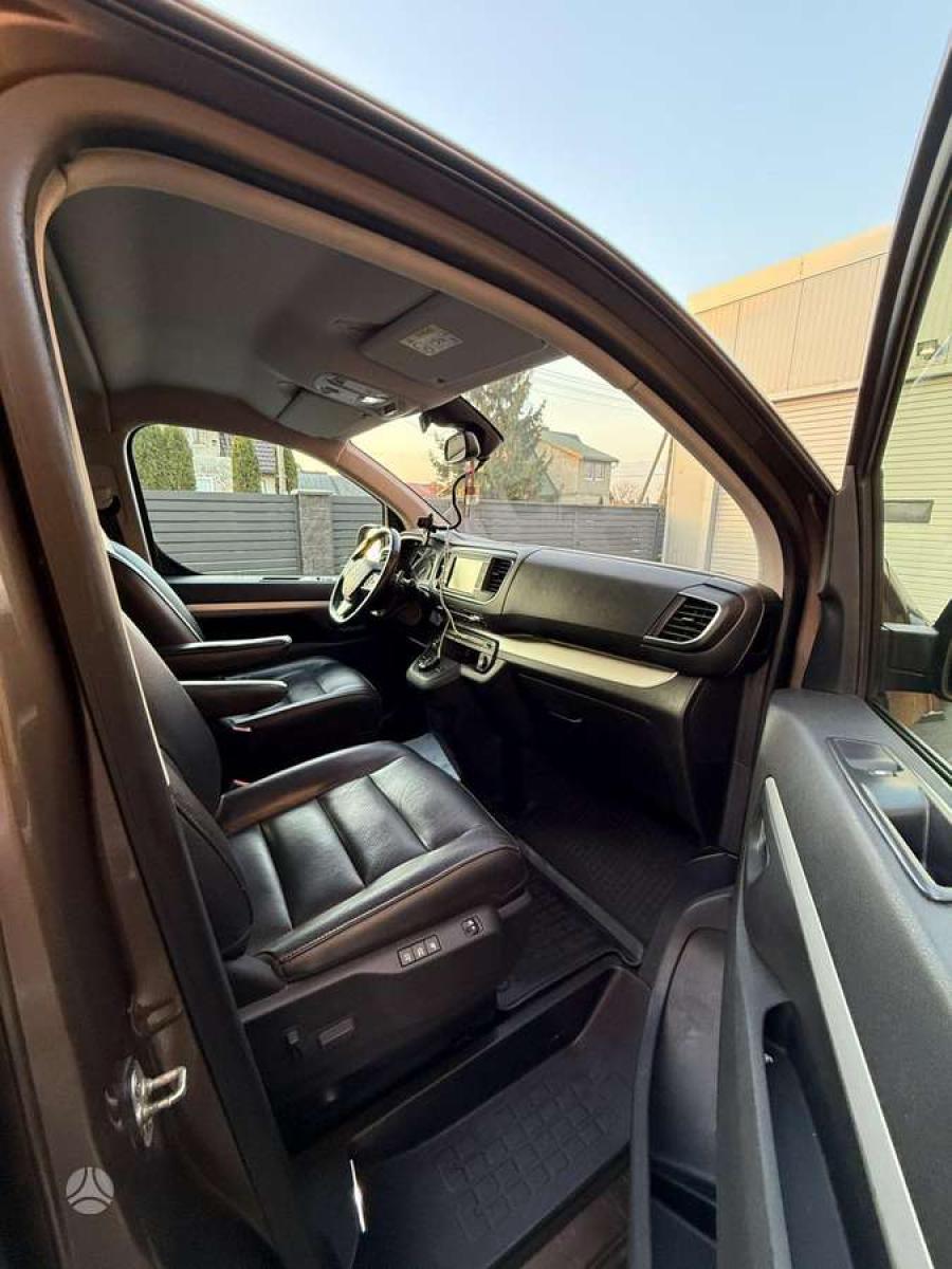 Brown Citroen space-tourer 2018 in Vilnius, with an engine capacity of 2.00 L and mileage of 211 thousand km for 16500 €, photo 8 on AUTOMOTO.COM.LV
