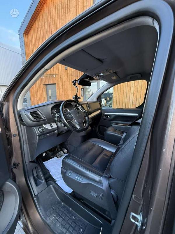 Brown Citroen space-tourer 2018 in Vilnius, with an engine capacity of 2.00 L and mileage of 211 thousand km for 16500 €, photo 9 on AUTOMOTO.COM.LV