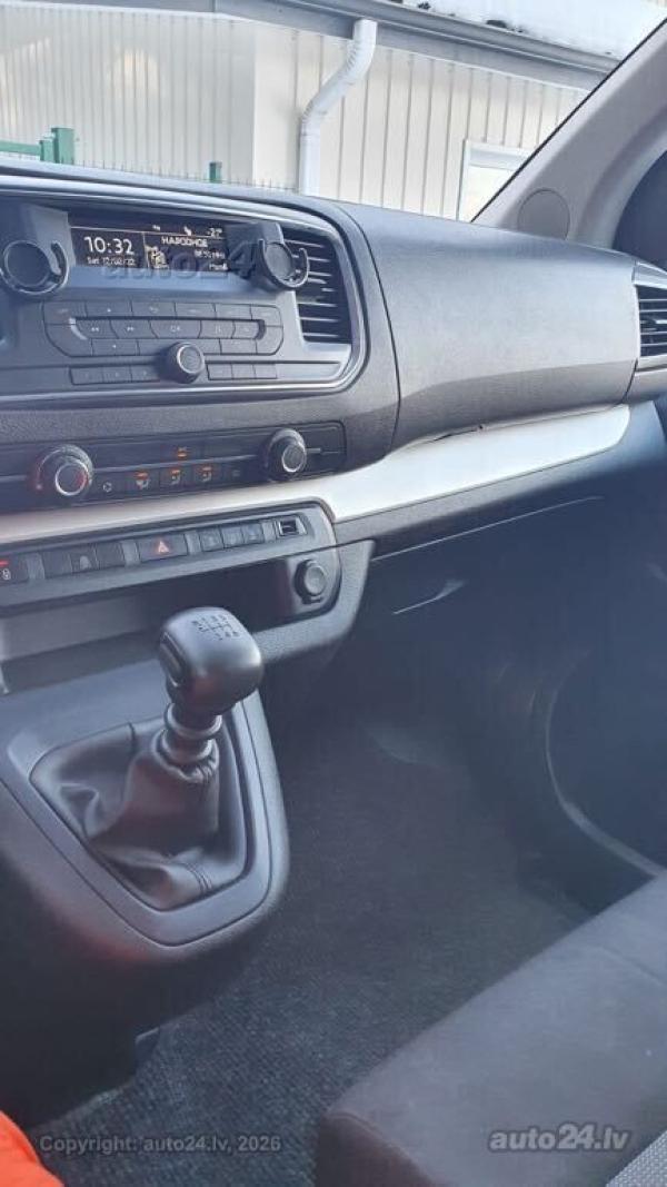 Pelēks Citroen space-tourer 2017 Rakvere, ar dzinēja tilpumu 1.60 L un nobraukumu 202 tūkst. km par 14900 €, foto 4 vietnē AUTOMOTO.COM.LV
