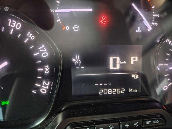 Violet Citroen space-tourer 2022 in Vilnius, with an engine capacity of 2.00 L and mileage of 208 thousand km for 23600 €, photo 10 on AUTOMOTO.COM.LV