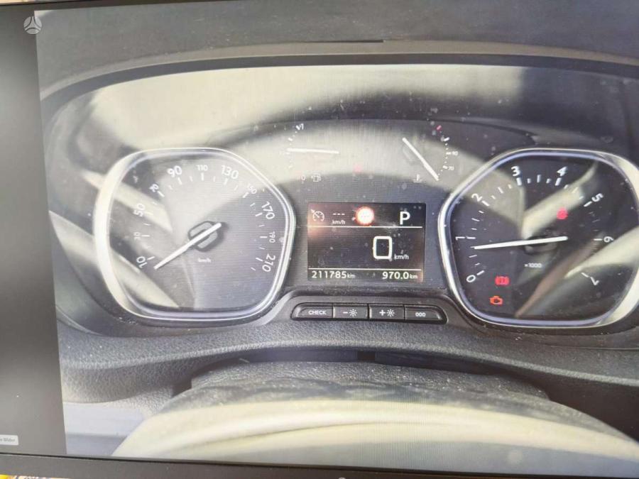 Balts Citroen space-tourer 2018 Marijampole, ar dzinēja tilpumu 2.00 L un nobraukumu 212 tūkst. km par 9000 €, foto 11 vietnē AUTOMOTO.COM.LV