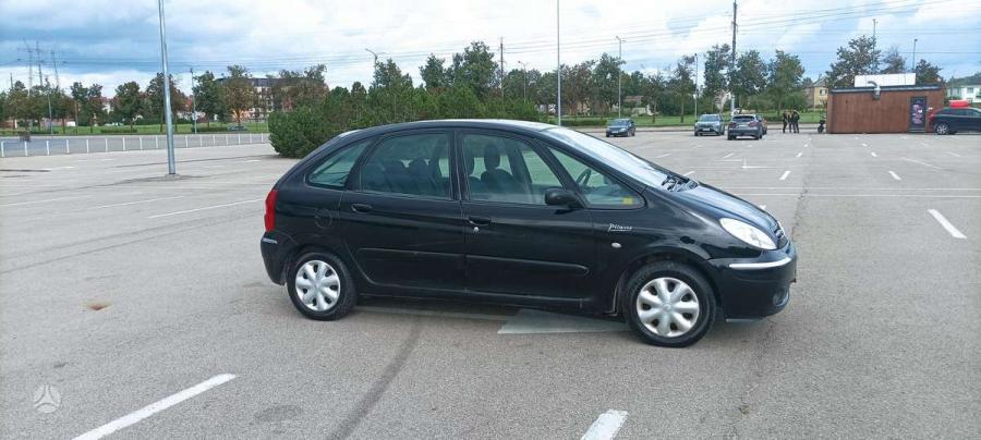 Melns Citroen xsara-picasso 2005 Šauļi, ar dzinēja tilpumu 1.80 L un nobraukumu 223 tūkst. km par 999 €, foto 6 vietnē AUTOMOTO.COM.LV