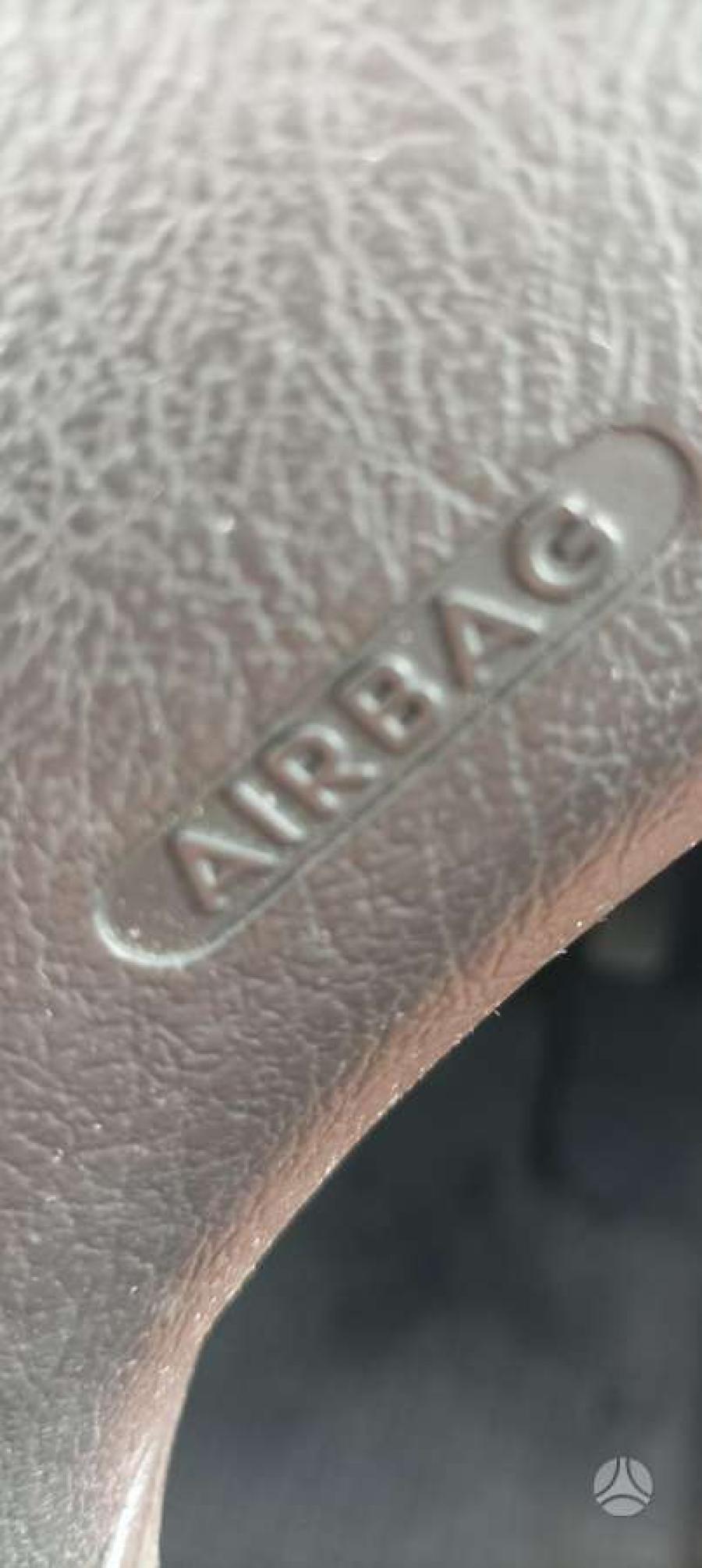 Melns Citroen xsara-picasso 2005 Šauļi, ar dzinēja tilpumu 1.80 L un nobraukumu 223 tūkst. km par 999 €, foto 19 vietnē AUTOMOTO.COM.LV