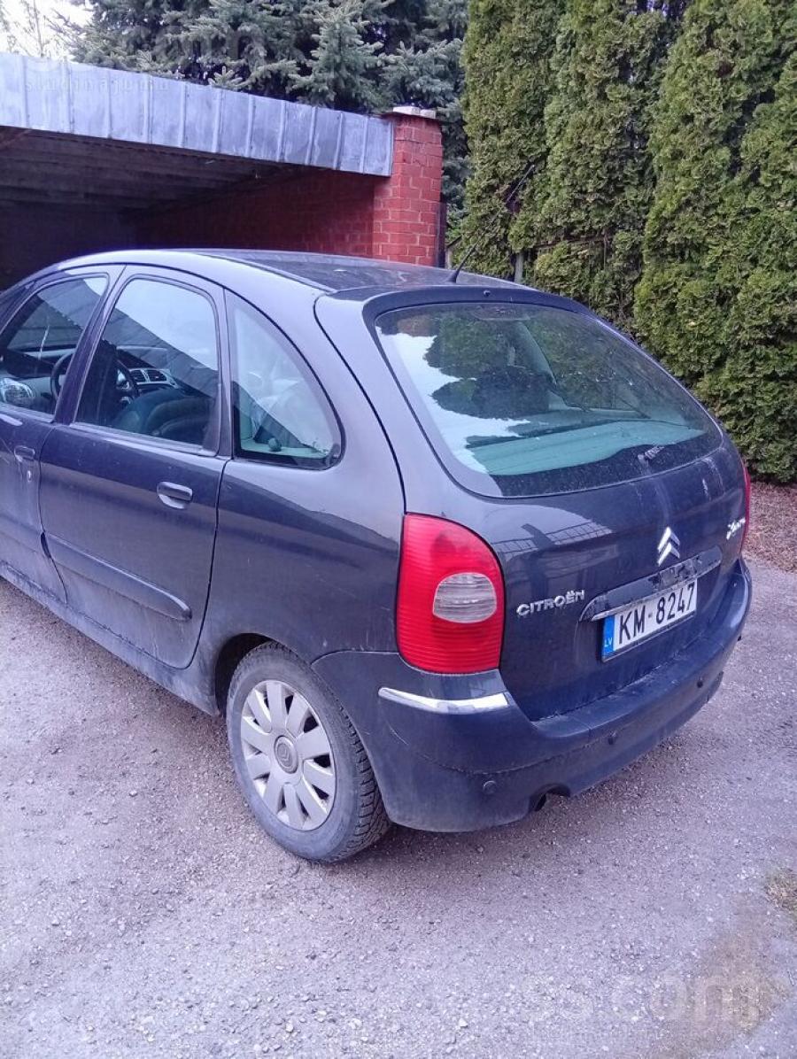Blue Citroen xsara-picasso 2005 in Bauska, with an engine capacity of 1.60 L and mileage of 208 thousand km for 480 €, photo 3 on AUTOMOTO.COM.LV