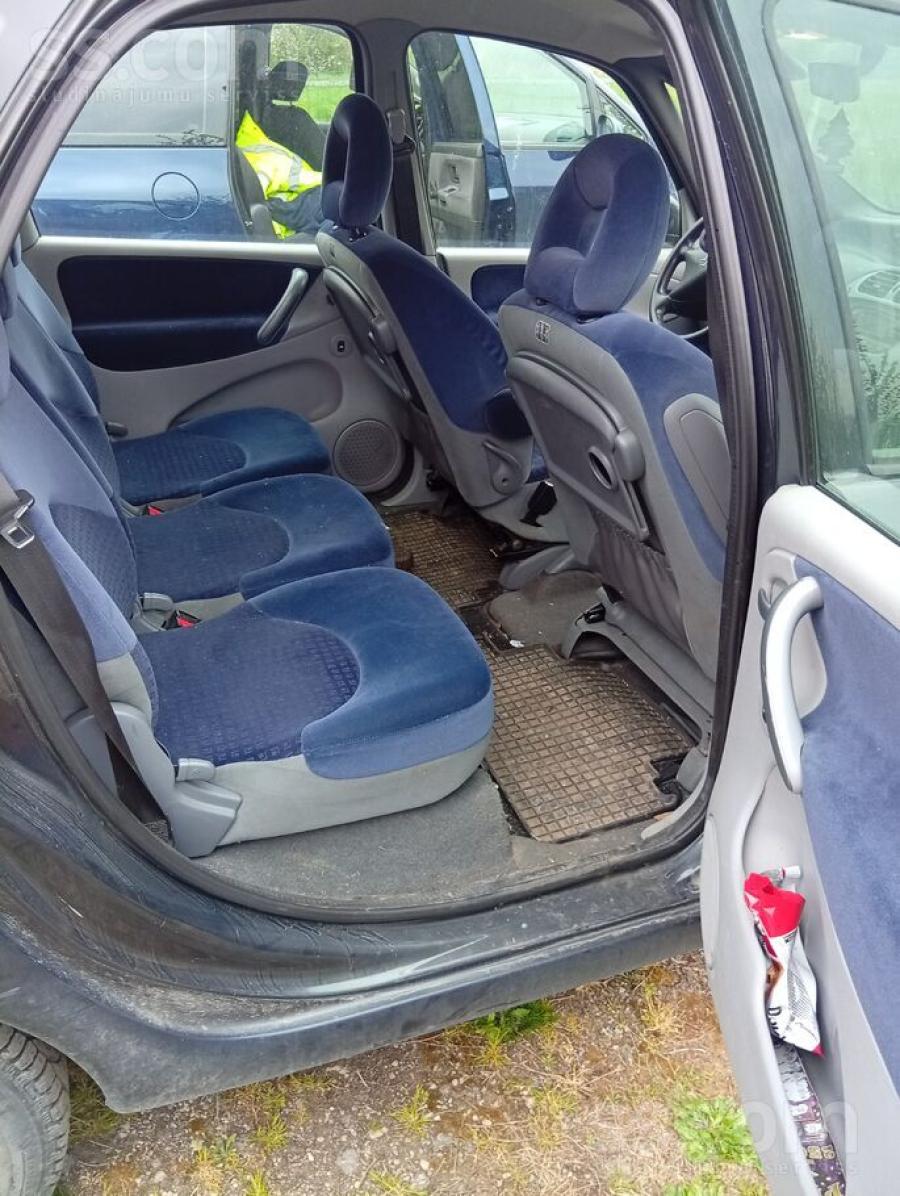 Blue Citroen xsara-picasso 2005 in Bauska, with an engine capacity of 1.60 L and mileage of 208 thousand km for 480 €, photo 9 on AUTOMOTO.COM.LV