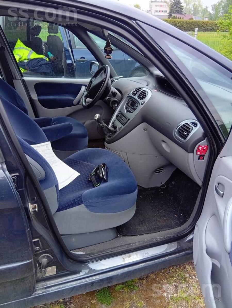 Blue Citroen xsara-picasso 2005 in Bauska, with an engine capacity of 1.60 L and mileage of 208 thousand km for 480 €, photo 15 on AUTOMOTO.COM.LV