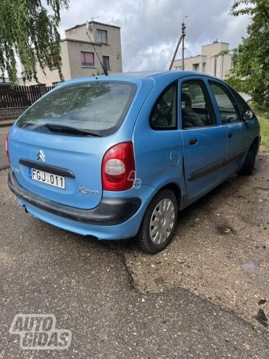 Zils Citroen xsara-picasso 2002 Anykščiai, ar dzinēja tilpumu 1.70 L un nobraukumu 180 tūkst. km par 900 €, foto 4 vietnē AUTOMOTO.COM.LV