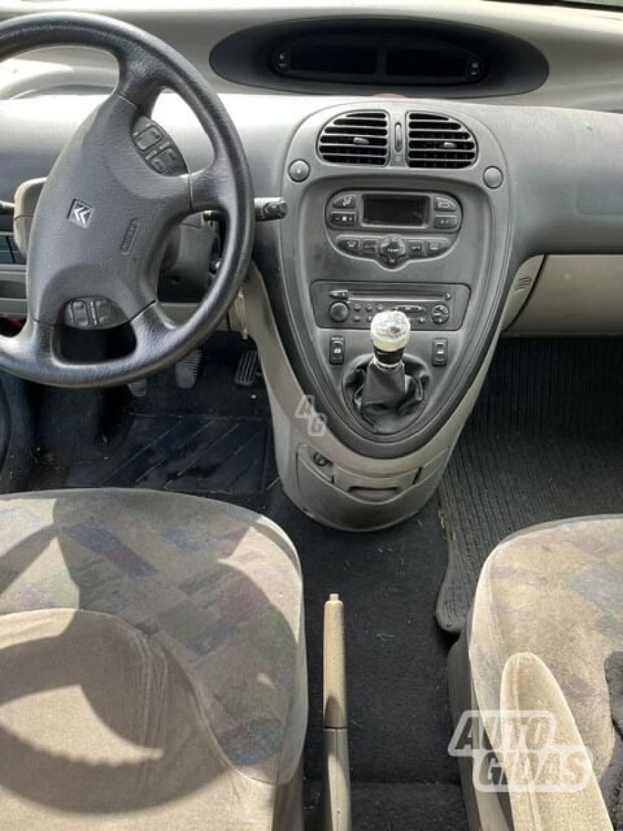 Zils Citroen xsara-picasso 2002 Anykščiai, ar dzinēja tilpumu 1.70 L un nobraukumu 180 tūkst. km par 900 €, foto 7 vietnē AUTOMOTO.COM.LV