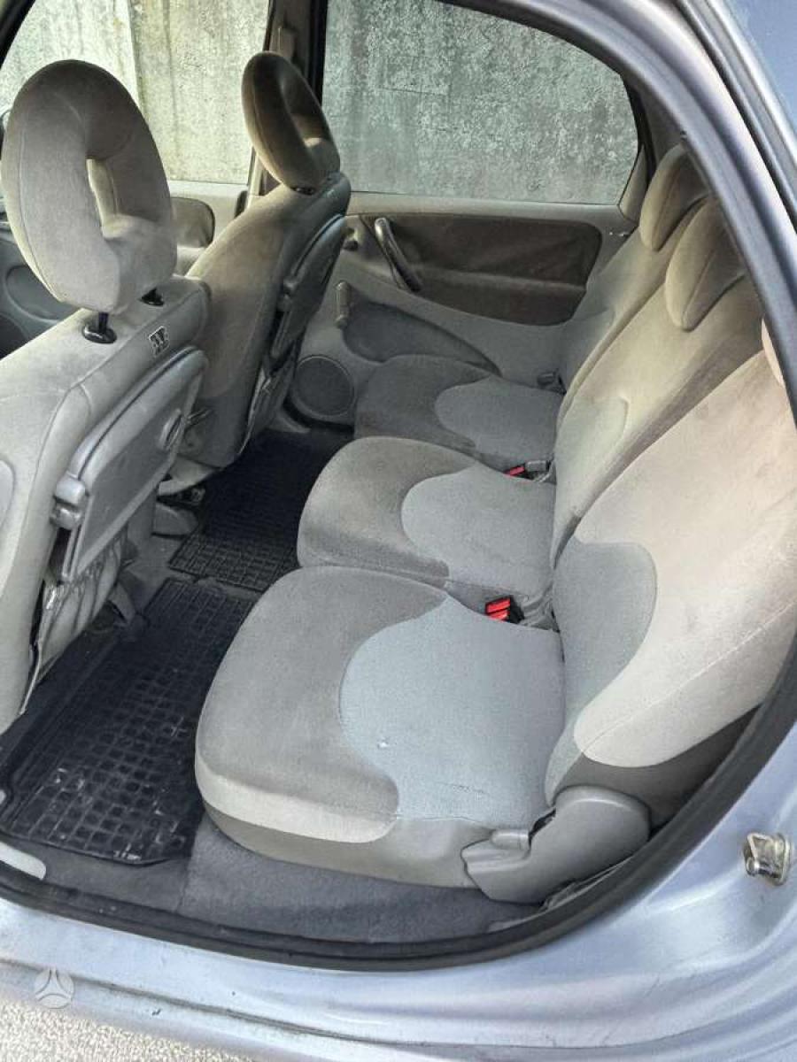 Zils Citroen xsara-picasso 2003 Joniškis, ar dzinēja tilpumu 2.00 L un nobraukumu 345 tūkst. km par 650 €, foto 9 vietnē AUTOMOTO.COM.LV