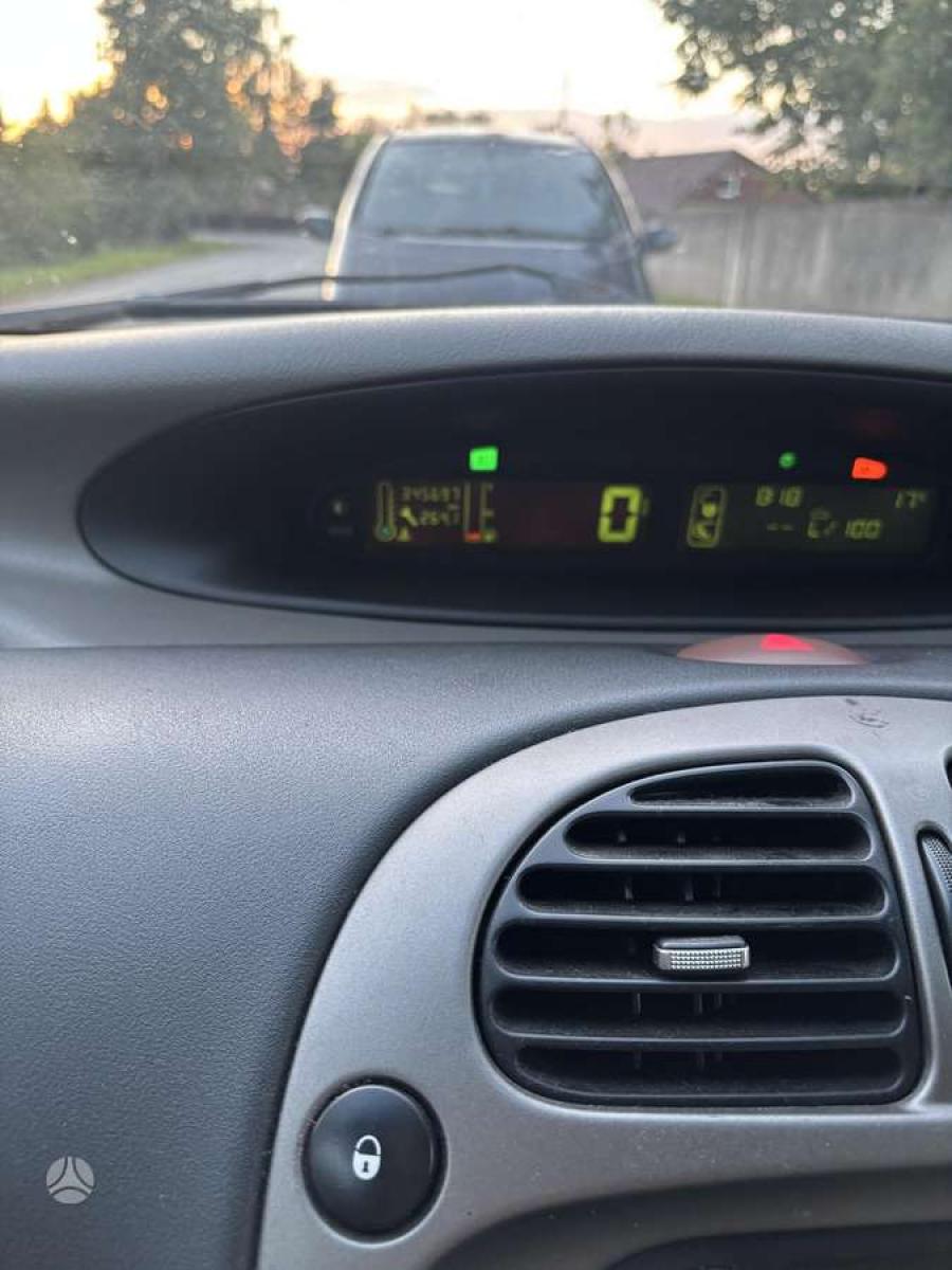 Zils Citroen xsara-picasso 2003 Joniškis, ar dzinēja tilpumu 2.00 L un nobraukumu 345 tūkst. km par 650 €, foto 14 vietnē AUTOMOTO.COM.LV