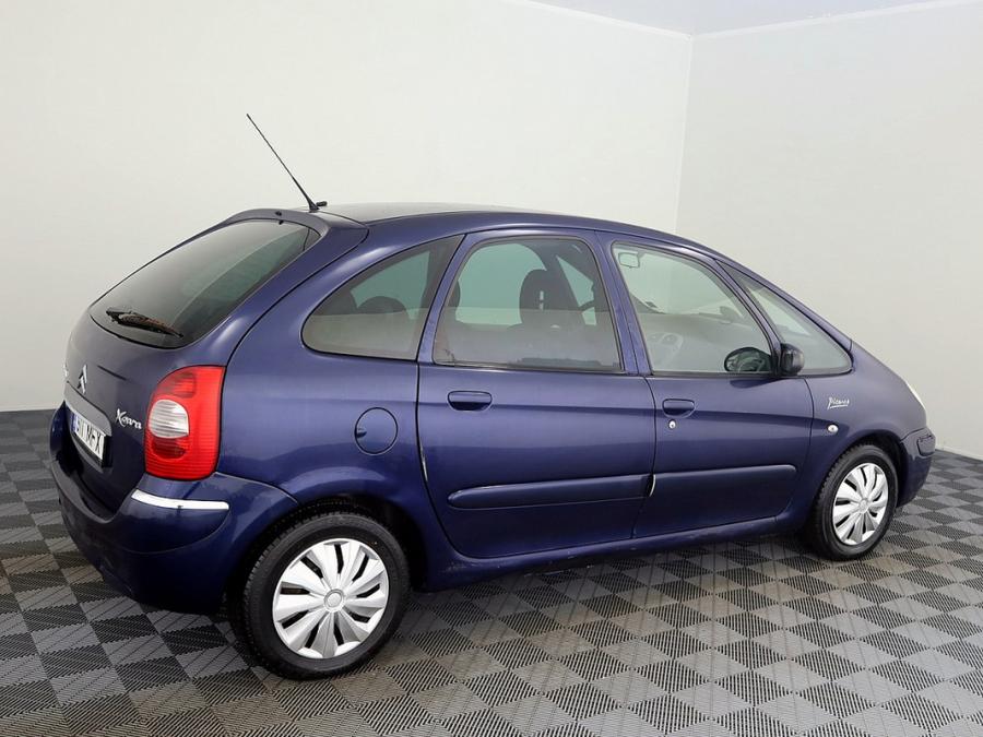 Blue Citroen xsara-picasso 2006 in Tallinn, with an engine capacity of 1.60 L and mileage of 199 thousand km for 399 €, photo 11 on AUTOMOTO.COM.LV