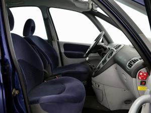 Blue Citroen xsara-picasso 2006 in Tallinn, with an engine capacity of 1.60 L and mileage of 199 thousand km for 399 €, photo 14 on AUTOMOTO.COM.LV