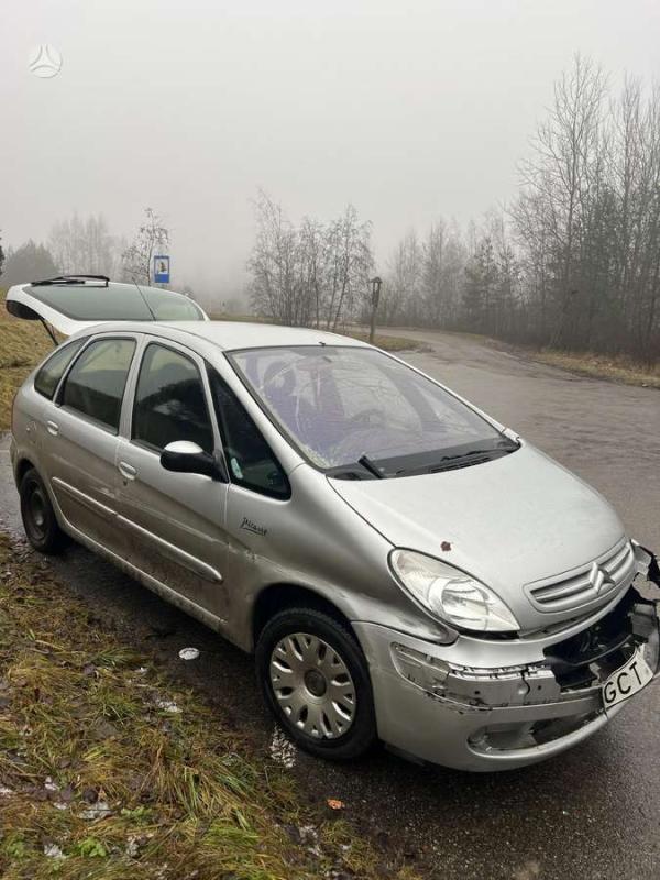 Grey Citroen xsara-picasso 2005 in Vilnius, with an engine capacity of 1.60 L and mileage of 143 thousand km for 350 €, photo 2 on AUTOMOTO.COM.LV