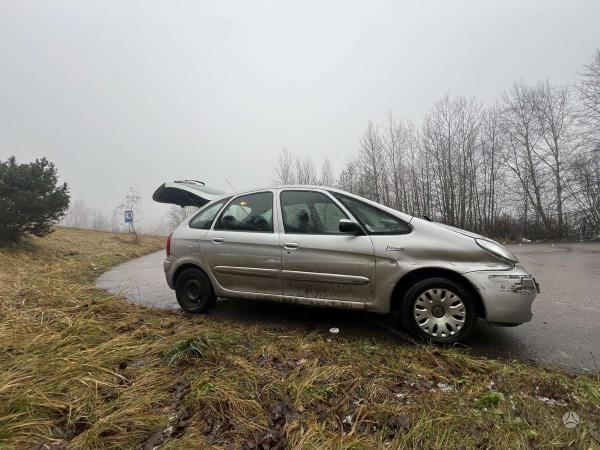 Grey Citroen xsara-picasso 2005 in Vilnius, with an engine capacity of 1.60 L and mileage of 143 thousand km for 350 €, photo 3 on AUTOMOTO.COM.LV