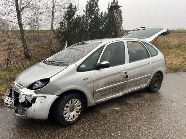 Grey Citroen xsara-picasso 2005 in Vilnius, with an engine capacity of 1.60 L and mileage of 143 thousand km for 350 €, photo 5 on AUTOMOTO.COM.LV