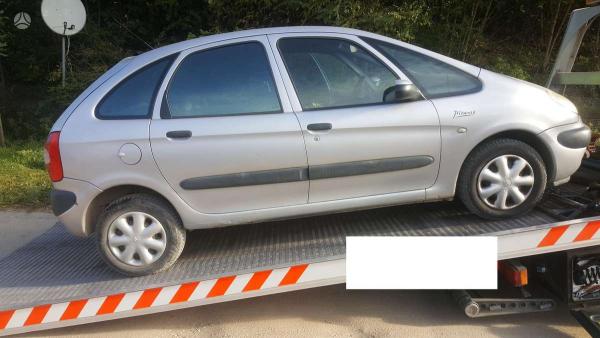 Pelēks Citroen xsara-picasso 2000 Viļņa, ar dzinēja tilpumu 2.00 L un nobraukumu 395 tūkst. km par 450 €, foto 1 vietnē AUTOMOTO.COM.LV
