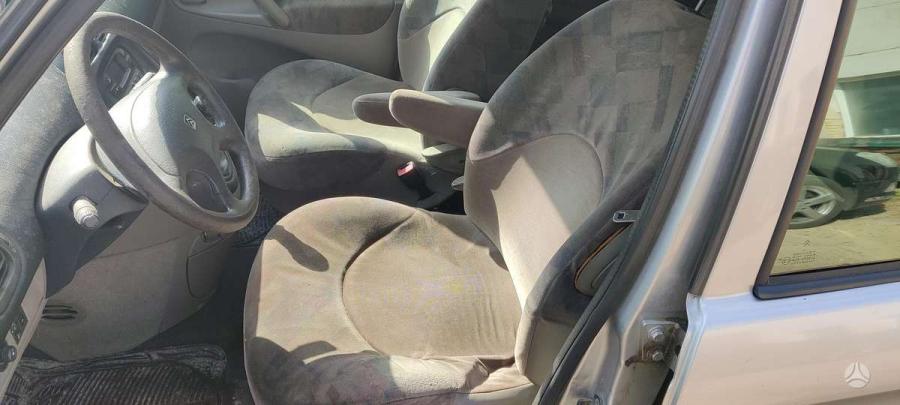Grey Citroen xsara-picasso 2000 in Vilnius, with an engine capacity of 2.00 L and mileage of 395 thousand km for 600 €, photo 16 on AUTOMOTO.COM.LV