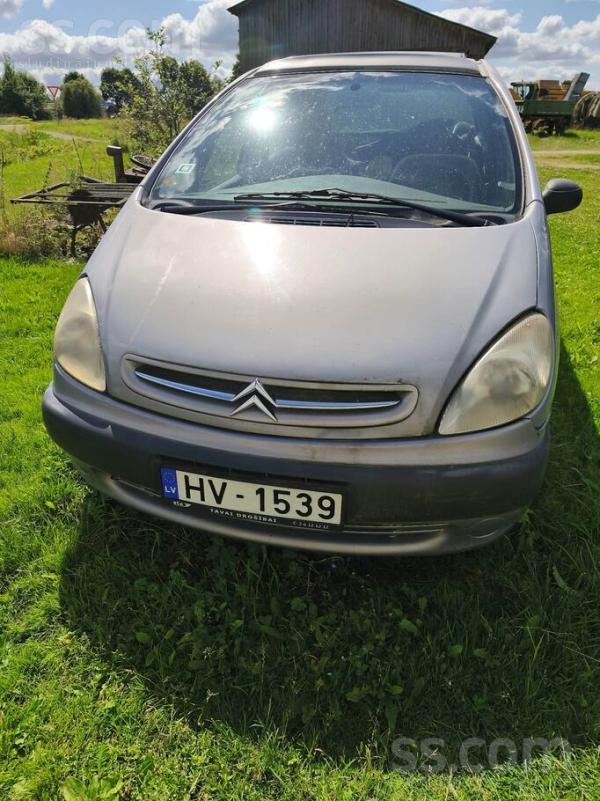 Grey Citroen xsara-picasso 2002 in Rezekne, with an engine capacity of 2.00 L and mileage of 300 thousand km for 300 €, photo 1 on AUTOMOTO.COM.LV