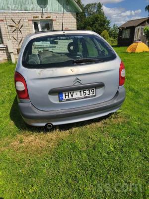 Pelēks Citroen xsara-picasso 2002 Rēzekne, ar dzinēja tilpumu 2.00 L un nobraukumu 300 tūkst. km par 300 €, foto 3 vietnē AUTOMOTO.COM.LV