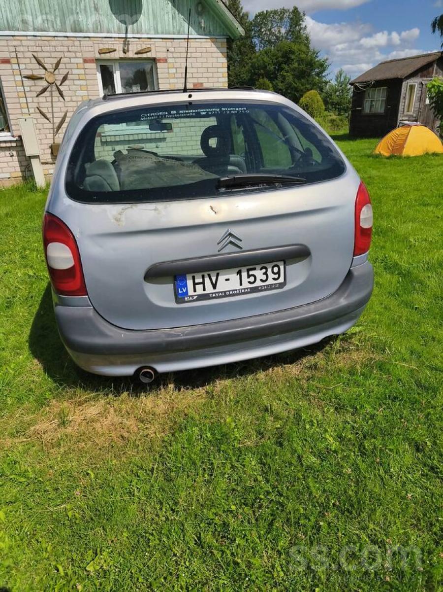 Pelēks Citroen xsara-picasso 2002 Rēzekne, ar dzinēja tilpumu 2.00 L un nobraukumu 300 tūkst. km par 300 €, foto 3 vietnē AUTOMOTO.COM.LV