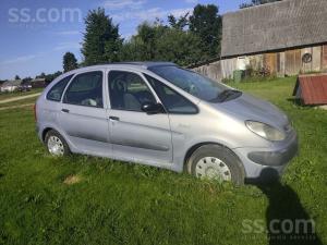 Pelēks Citroen xsara-picasso 2002 Rēzekne, ar dzinēja tilpumu 2.00 L un nobraukumu 300 tūkst. km par 300 €, foto 4 vietnē AUTOMOTO.COM.LV