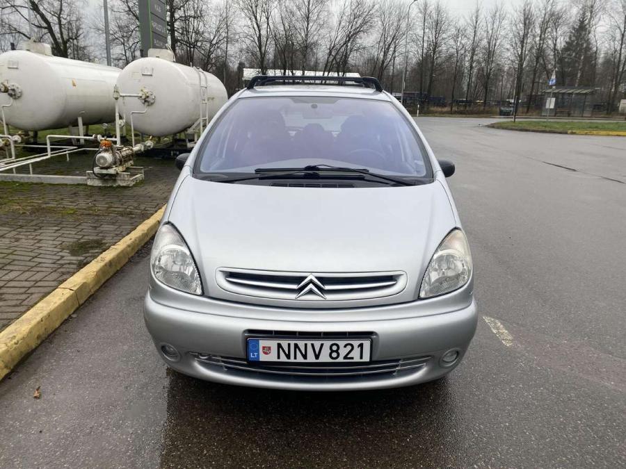 Pelēks Citroen xsara-picasso 2003 Viļņa, ar dzinēja tilpumu 1.75 L un nobraukumu 100 tūkst. km par 3500 €, foto 5 vietnē AUTOMOTO.COM.LV