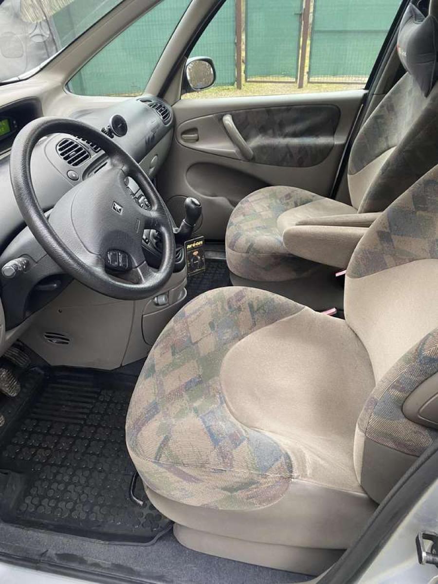 Pelēks Citroen xsara-picasso 2003 Viļņa, ar dzinēja tilpumu 1.75 L un nobraukumu 100 tūkst. km par 3500 €, foto 9 vietnē AUTOMOTO.COM.LV