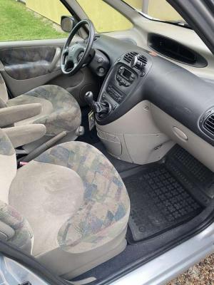Pelēks Citroen xsara-picasso 2003 Viļņa, ar dzinēja tilpumu 1.75 L un nobraukumu 100 tūkst. km par 3500 €, foto 12 vietnē AUTOMOTO.COM.LV