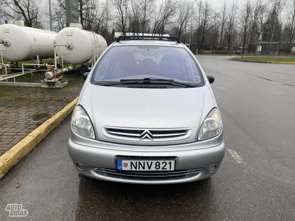 Pelēks Citroen xsara-picasso 2003 Viļņa, ar dzinēja tilpumu 1.80 L un nobraukumu 100 tūkst. km par 2500 €, foto 2 vietnē AUTOMOTO.COM.LV